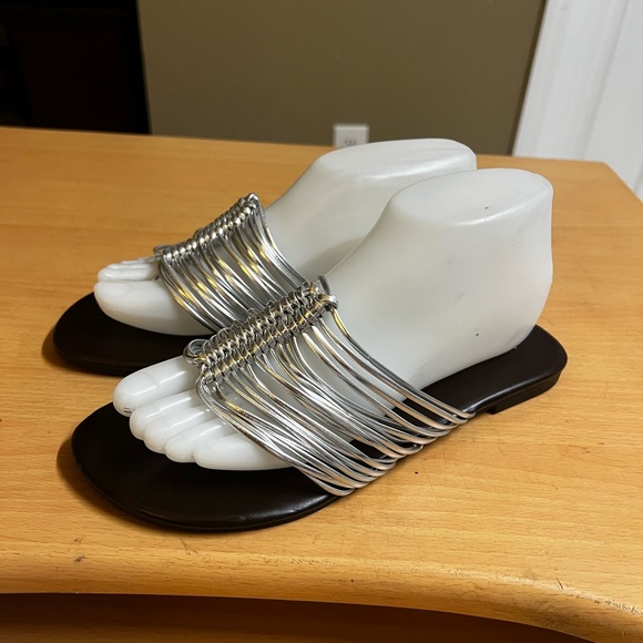 Max Collection | Shoes | Max Collection Silver Flip Flop Sandals Sz 7 ...